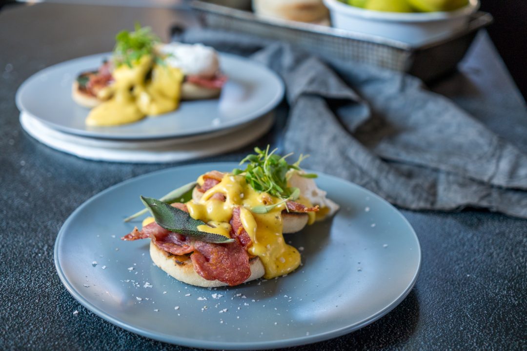 Eskorts Bacon Benedict – Food & Home Magazine