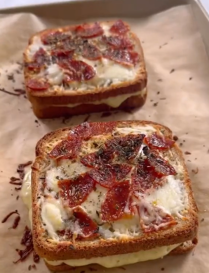 Try these trending pizza lava toasts | Food & Home Magazine