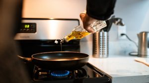 Is it safe to reuse oil & what signs indicate that its time to throw it ...