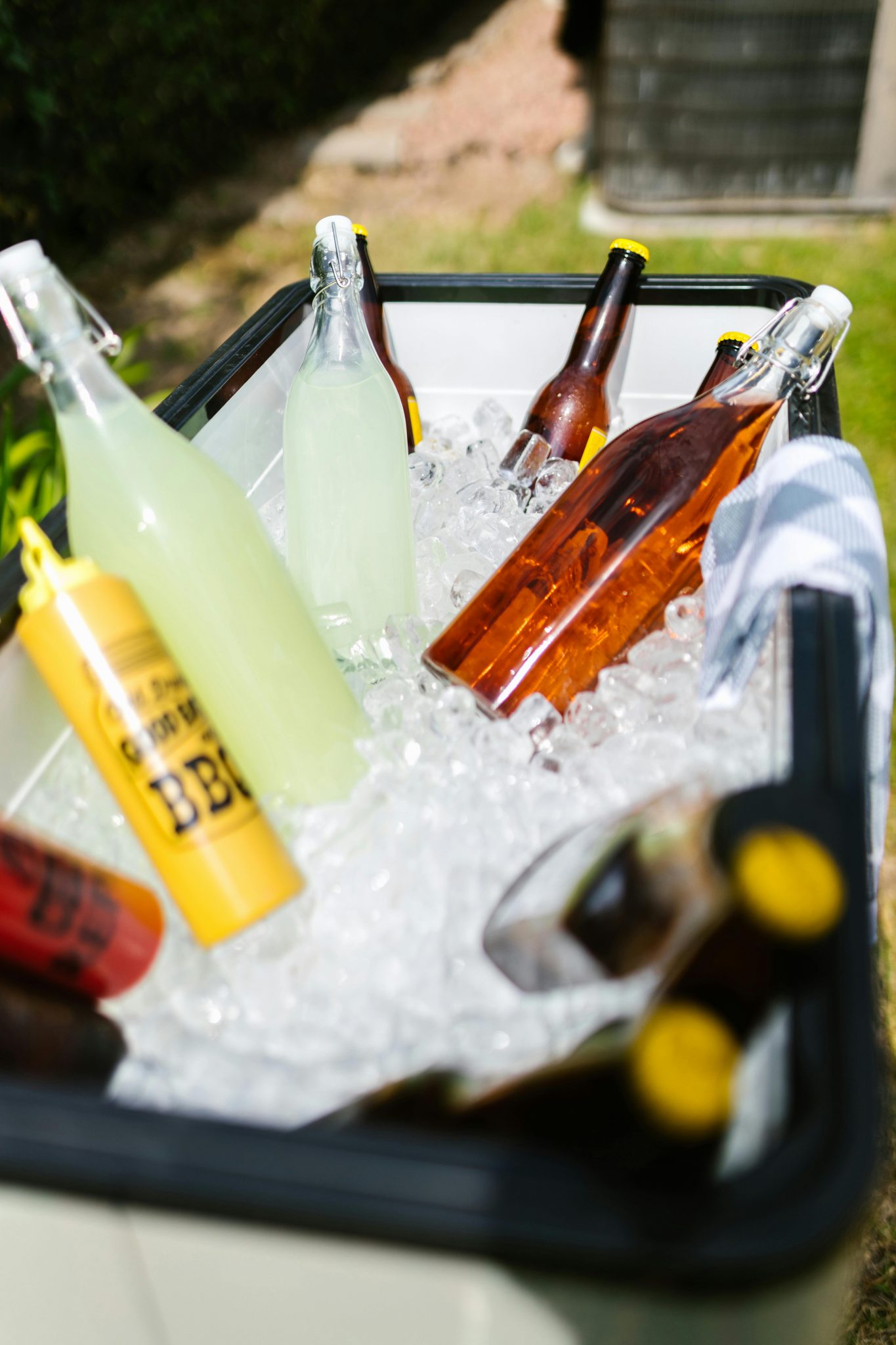 How to pack your cooler box like a pro + tips on keeping your drinks ...