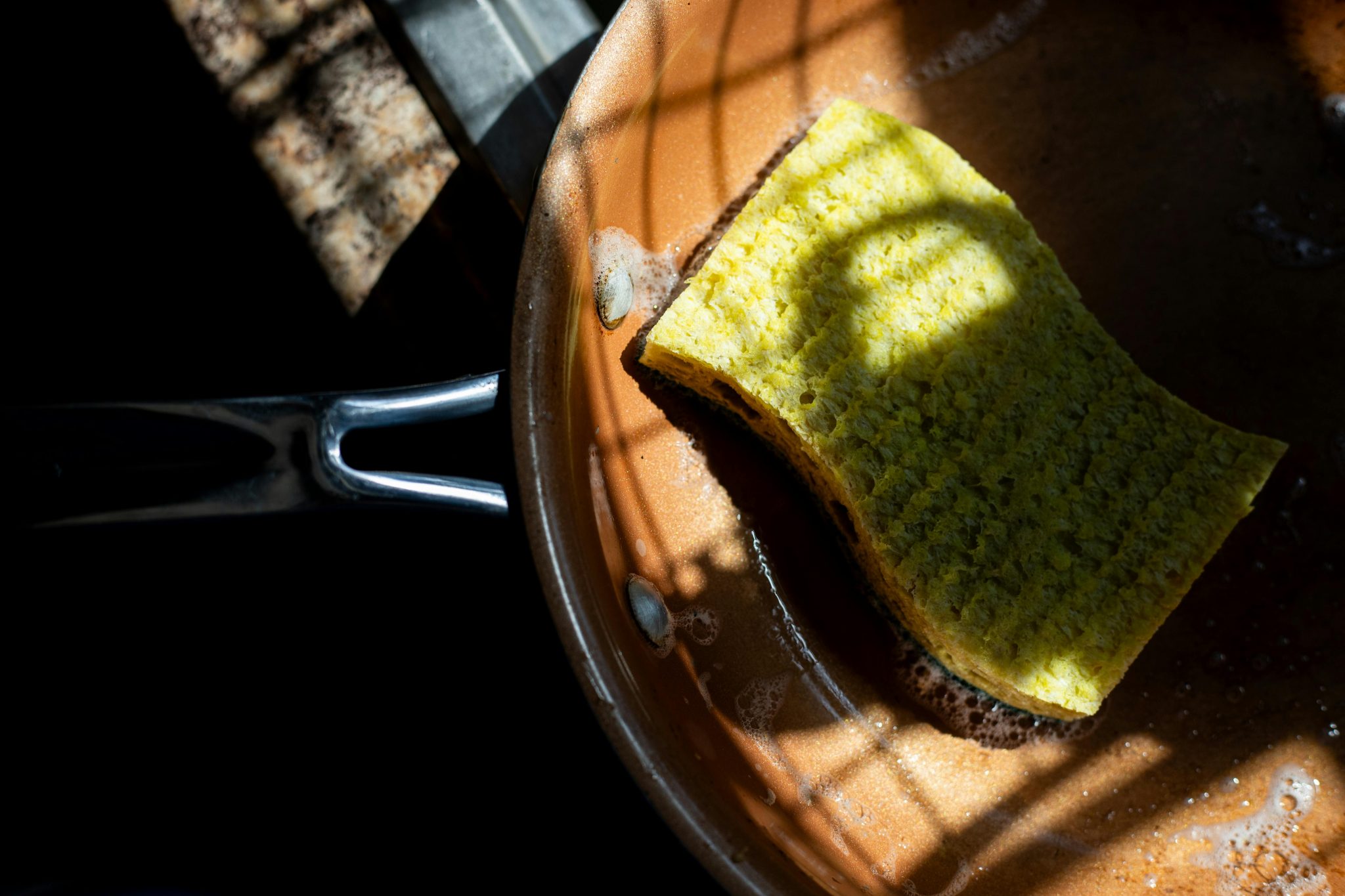How to clean sticky cookware – Food & Home Magazine